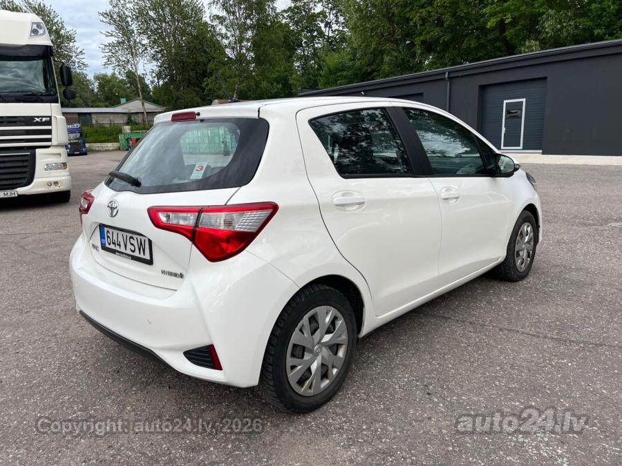 White Toyota Yaris 2018 in Tallinn, with an engine capacity of 1.50 L and mileage of 165 thousand km for 12000 €, photo 6 on AUTOMOTO.COM.LV