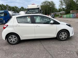 White Toyota Yaris 2018 in Tallinn, with an engine capacity of 1.50 L and mileage of 165 thousand km for 12000 €, photo 7 on AUTOMOTO.COM.LV
