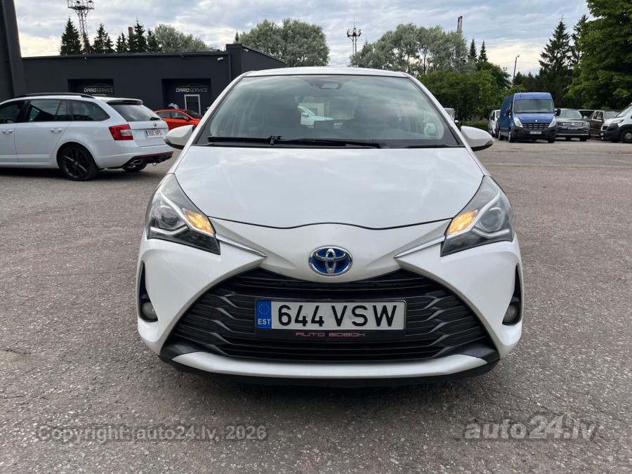 White Toyota Yaris 2018 in Tallinn, with an engine capacity of 1.50 L and mileage of 165 thousand km for 12000 €, photo 9 on AUTOMOTO.COM.LV