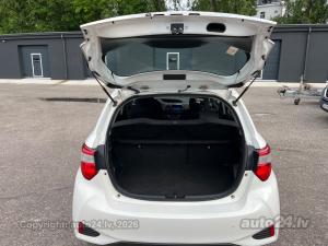 White Toyota Yaris 2018 in Tallinn, with an engine capacity of 1.50 L and mileage of 165 thousand km for 12000 €, photo 12 on AUTOMOTO.COM.LV
