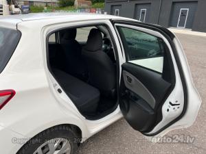 White Toyota Yaris 2018 in Tallinn, with an engine capacity of 1.50 L and mileage of 165 thousand km for 12000 €, photo 13 on AUTOMOTO.COM.LV