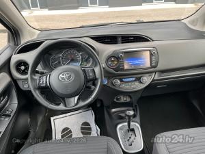 White Toyota Yaris 2018 in Tallinn, with an engine capacity of 1.50 L and mileage of 165 thousand km for 12000 €, photo 15 on AUTOMOTO.COM.LV