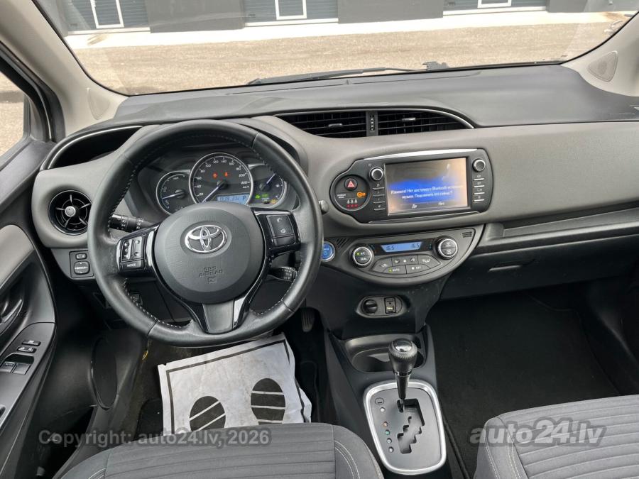 White Toyota Yaris 2018 in Tallinn, with an engine capacity of 1.50 L and mileage of 165 thousand km for 12000 €, photo 15 on AUTOMOTO.COM.LV