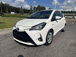 White Toyota Yaris 2018 in Vilnius, with an engine capacity of 1.50 L and mileage of 166 thousand km for 9950 €, photo 5 on AUTOMOTO.COM.LV