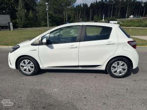 White Toyota Yaris 2018 in Vilnius, with an engine capacity of 1.50 L and mileage of 166 thousand km for 9950 €, photo 11 on AUTOMOTO.COM.LV