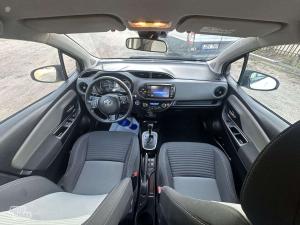 White Toyota Yaris 2018 in Vilnius, with an engine capacity of 1.50 L and mileage of 166 thousand km for 9950 €, photo 17 on AUTOMOTO.COM.LV