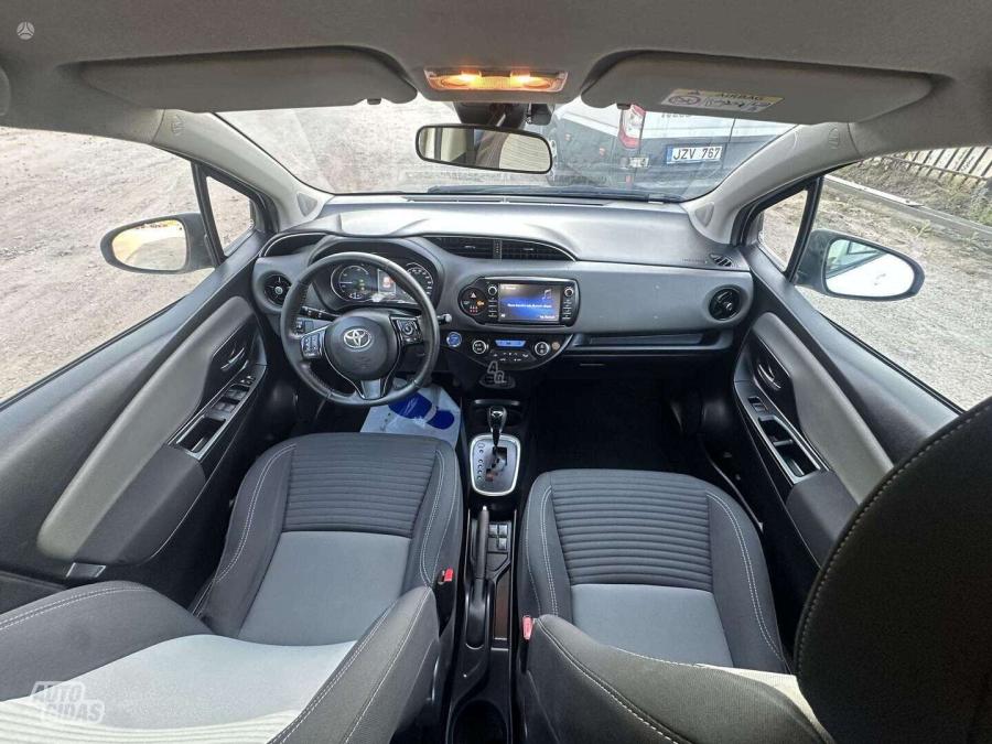 White Toyota Yaris 2018 in Vilnius, with an engine capacity of 1.50 L and mileage of 166 thousand km for 9950 €, photo 17 on AUTOMOTO.COM.LV