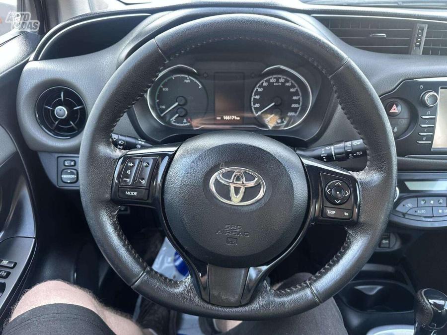 White Toyota Yaris 2018 in Vilnius, with an engine capacity of 1.50 L and mileage of 166 thousand km for 9950 €, photo 20 on AUTOMOTO.COM.LV