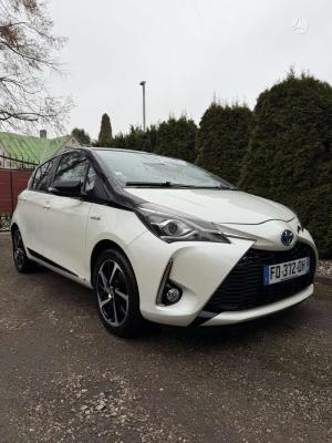 Balts Toyota Yaris 2019 Kauņa, ar dzinēja tilpumu 1.50 L un nobraukumu 90 tūkst. km par 6800 €, foto  vietnē AUTOMOTO.COM.LV