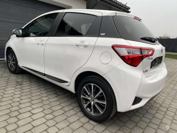White Toyota Yaris 2019 in Marijampole, with an engine capacity of 1.50 L and mileage of 38 thousand km for 10750 €, photo 2 on AUTOMOTO.COM.LV