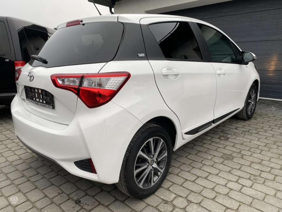 Balts Toyota Yaris 2019 Marijampole, ar dzinēja tilpumu 1.50 L un nobraukumu 38 tūkst. km par 10750 €, foto 3 vietnē AUTOMOTO.COM.LV