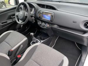 Balts Toyota Yaris 2019 Marijampole, ar dzinēja tilpumu 1.50 L un nobraukumu 38 tūkst. km par 10750 €, foto 6 vietnē AUTOMOTO.COM.LV