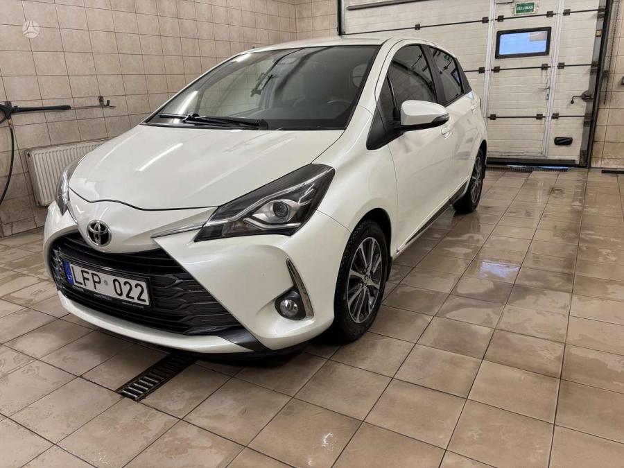 White Toyota Yaris 2019 in Telschi, with an engine capacity of 1.50 L and mileage of 68 thousand km for 13500 €, photo 2 on AUTOMOTO.COM.LV