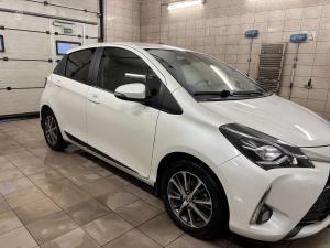 White Toyota Yaris 2019 in Telschi, with an engine capacity of 1.50 L and mileage of 68 thousand km for 13500 €, photo 4 on AUTOMOTO.COM.LV