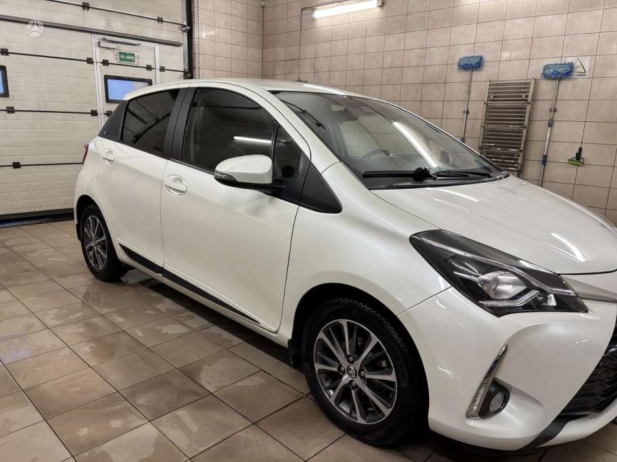 White Toyota Yaris 2019 in Telschi, with an engine capacity of 1.50 L and mileage of 68 thousand km for 13500 €, photo 4 on AUTOMOTO.COM.LV