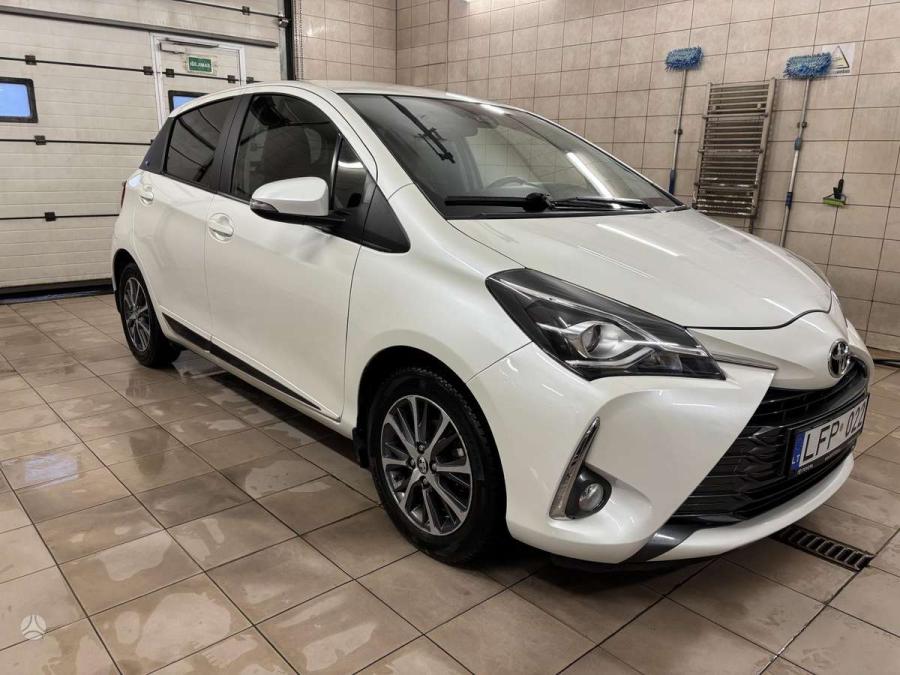 White Toyota Yaris 2019 in Telschi, with an engine capacity of 1.50 L and mileage of 68 thousand km for 13500 €, photo 5 on AUTOMOTO.COM.LV