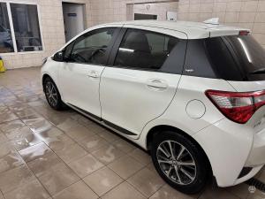 White Toyota Yaris 2019 in Telschi, with an engine capacity of 1.50 L and mileage of 68 thousand km for 13500 €, photo 6 on AUTOMOTO.COM.LV