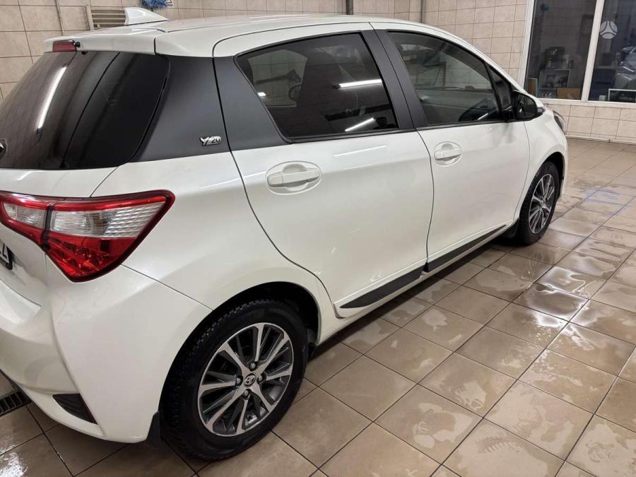 White Toyota Yaris 2019 in Telschi, with an engine capacity of 1.50 L and mileage of 68 thousand km for 13500 €, photo 7 on AUTOMOTO.COM.LV