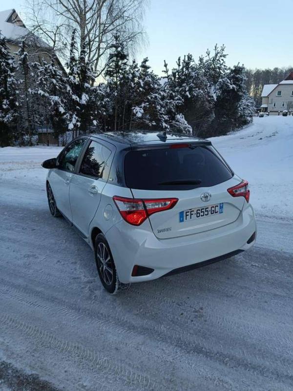 Balts Toyota Yaris 2019 Prienai, ar dzinēja tilpumu 1.00 L un nobraukumu 110 tūkst. km par 7550 €, foto 4 vietnē AUTOMOTO.COM.LV