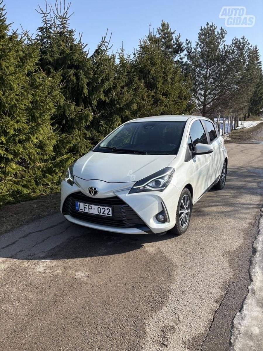 Balts Toyota Yaris 2019 Telšiai, ar dzinēja tilpumu 1.50 L un nobraukumu 70 tūkst. km par 12700 €, foto 1 vietnē AUTOMOTO.COM.LV
