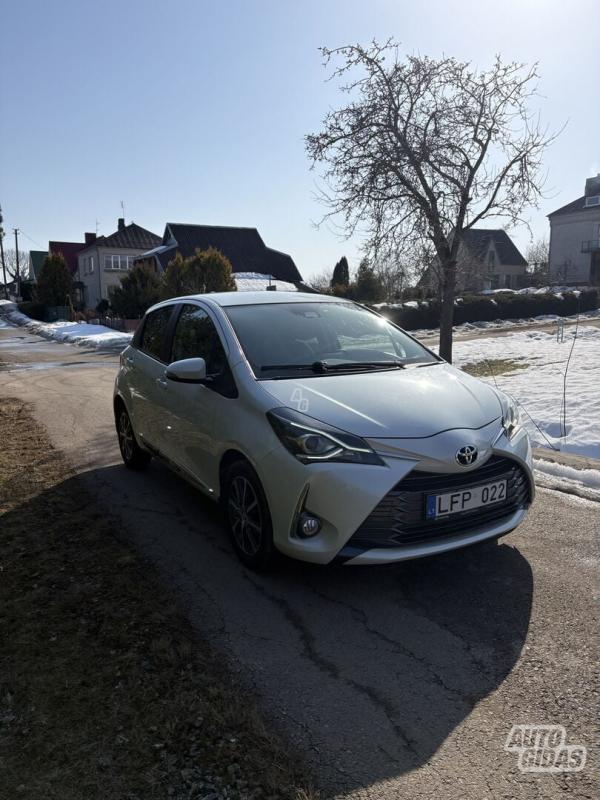 White Toyota Yaris 2019 in Telschi, with an engine capacity of 1.50 L and mileage of 70 thousand km for 12700 €, photo 3 on AUTOMOTO.COM.LV