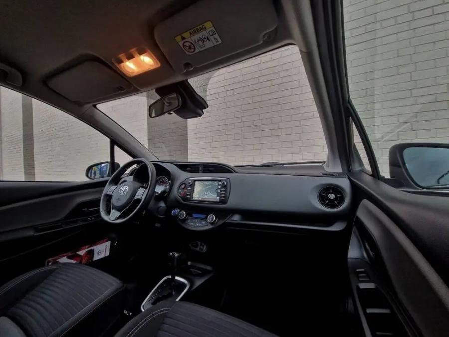 Balts Toyota Yaris 2019 Rīga, ar dzinēja tilpumu 1.50 L un nobraukumu 122 tūkst. km par 10590 €, foto 5 vietnē AUTOMOTO.COM.LV