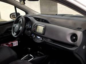 Balts Toyota Yaris 2019 Rīga, ar dzinēja tilpumu 1.50 L un nobraukumu 122 tūkst. km par 10590 €, foto 6 vietnē AUTOMOTO.COM.LV