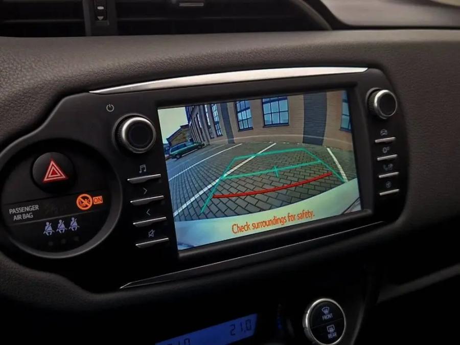 Balts Toyota Yaris 2019 Rīga, ar dzinēja tilpumu 1.50 L un nobraukumu 122 tūkst. km par 10590 €, foto 9 vietnē AUTOMOTO.COM.LV