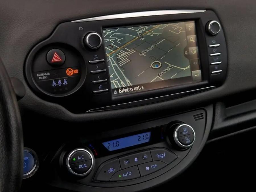 Balts Toyota Yaris 2019 Rīga, ar dzinēja tilpumu 1.50 L un nobraukumu 122 tūkst. km par 10590 €, foto 10 vietnē AUTOMOTO.COM.LV