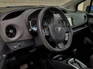 Balts Toyota Yaris 2019 Rīga, ar dzinēja tilpumu 1.50 L un nobraukumu 122 tūkst. km par 10590 €, foto 23 vietnē AUTOMOTO.COM.LV