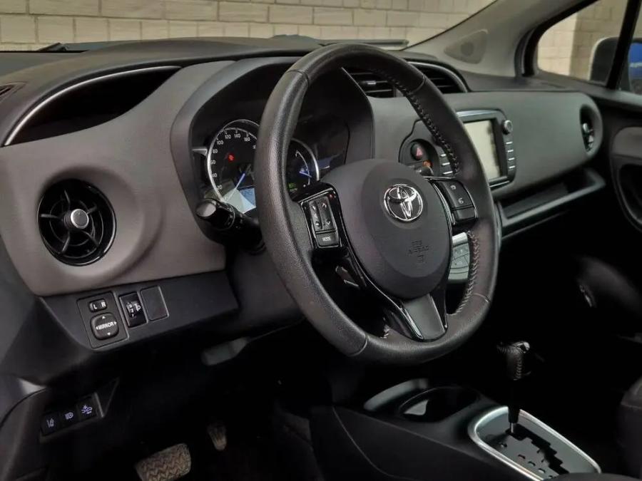 Balts Toyota Yaris 2019 Rīga, ar dzinēja tilpumu 1.50 L un nobraukumu 122 tūkst. km par 10590 €, foto 23 vietnē AUTOMOTO.COM.LV