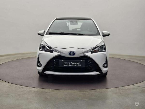 White Toyota Yaris 2019 in Panevezys, with an engine capacity of 1.50 L and mileage of 44 thousand km for 15390 €, photo 2 on AUTOMOTO.COM.LV
