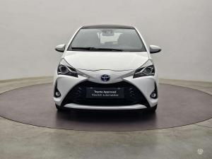 White Toyota Yaris 2019 in Panevezys, with an engine capacity of 1.50 L and mileage of 44 thousand km for 15390 €, photo 3 on AUTOMOTO.COM.LV