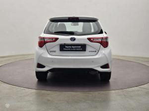 White Toyota Yaris 2019 in Panevezys, with an engine capacity of 1.50 L and mileage of 44 thousand km for 15390 €, photo 7 on AUTOMOTO.COM.LV