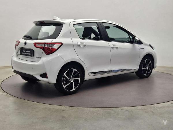 White Toyota Yaris 2019 in Panevezys, with an engine capacity of 1.50 L and mileage of 44 thousand km for 15390 €, photo 7 on AUTOMOTO.COM.LV