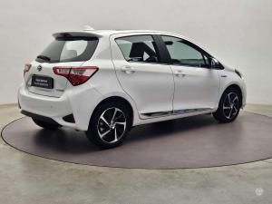 White Toyota Yaris 2019 in Panevezys, with an engine capacity of 1.50 L and mileage of 44 thousand km for 15390 €, photo 8 on AUTOMOTO.COM.LV