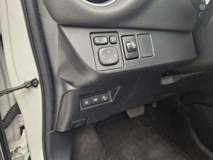 White Toyota Yaris 2019 in Panevezys, with an engine capacity of 1.50 L and mileage of 44 thousand km for 15390 €, photo 10 on AUTOMOTO.COM.LV