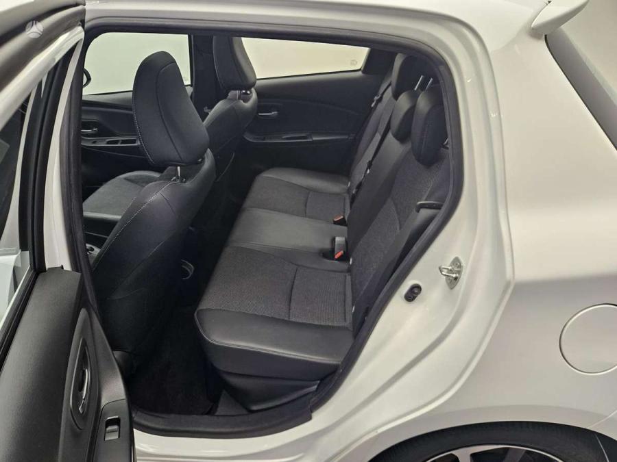 White Toyota Yaris 2019 in Panevezys, with an engine capacity of 1.50 L and mileage of 44 thousand km for 15390 €, photo 14 on AUTOMOTO.COM.LV
