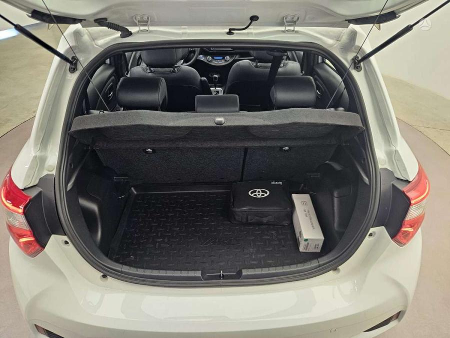 White Toyota Yaris 2019 in Panevezys, with an engine capacity of 1.50 L and mileage of 44 thousand km for 15390 €, photo 15 on AUTOMOTO.COM.LV