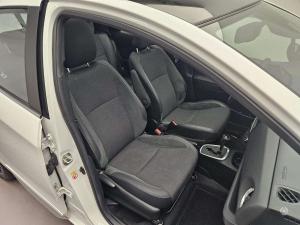 White Toyota Yaris 2019 in Panevezys, with an engine capacity of 1.50 L and mileage of 44 thousand km for 15390 €, photo 17 on AUTOMOTO.COM.LV