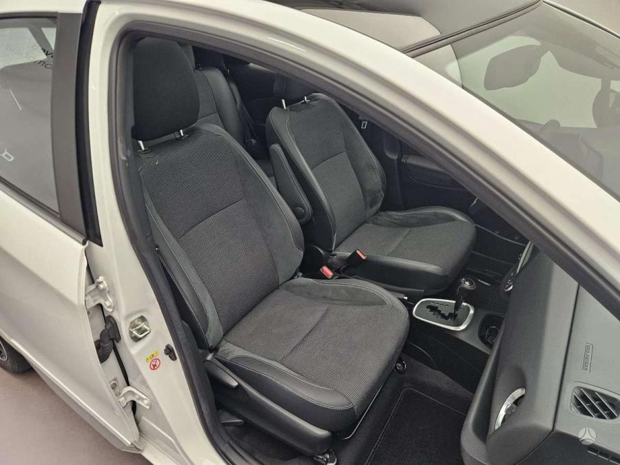 White Toyota Yaris 2019 in Panevezys, with an engine capacity of 1.50 L and mileage of 44 thousand km for 15390 €, photo 17 on AUTOMOTO.COM.LV