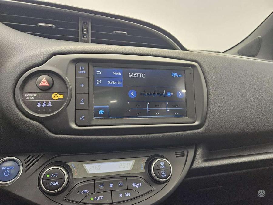 White Toyota Yaris 2019 in Panevezys, with an engine capacity of 1.50 L and mileage of 44 thousand km for 15390 €, photo 29 on AUTOMOTO.COM.LV
