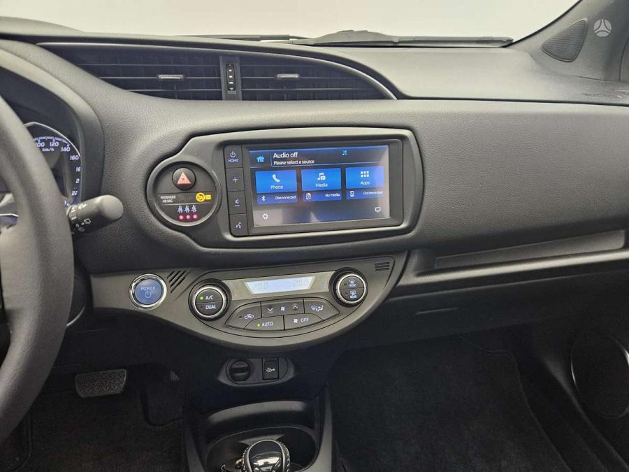 White Toyota Yaris 2019 in Panevezys, with an engine capacity of 1.50 L and mileage of 44 thousand km for 15390 €, photo 33 on AUTOMOTO.COM.LV