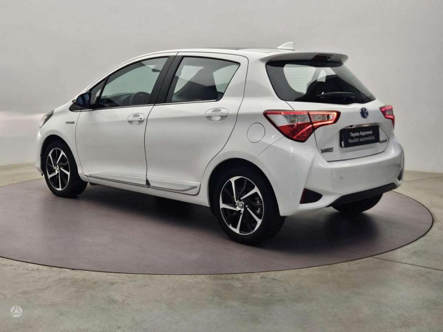 White Toyota Yaris 2019 in Panevezys, with an engine capacity of 1.50 L and mileage of 44 thousand km for 15390 €, photo 39 on AUTOMOTO.COM.LV