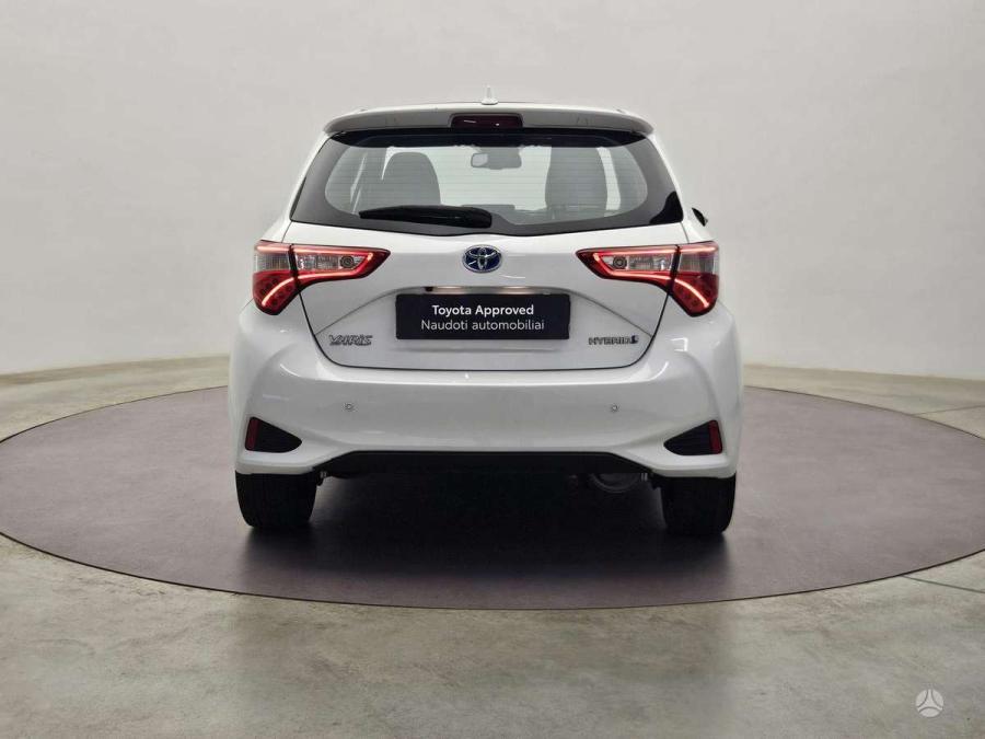 White Toyota Yaris 2019 in Panevezys, with an engine capacity of 1.50 L and mileage of 44 thousand km for 15390 €, photo 40 on AUTOMOTO.COM.LV