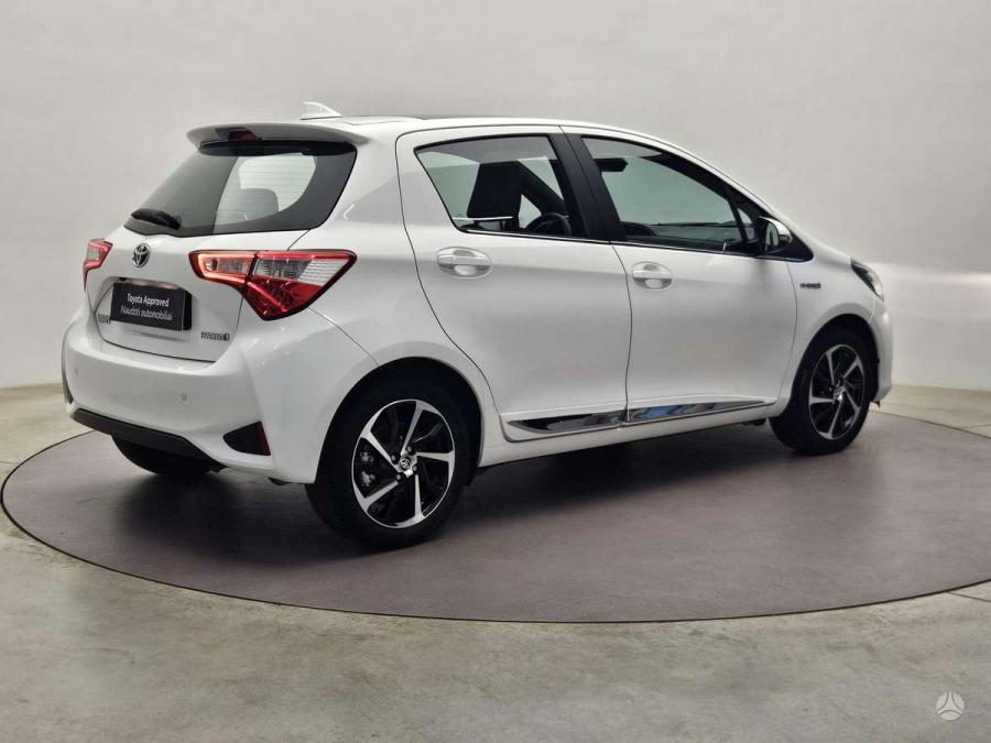 White Toyota Yaris 2019 in Panevezys, with an engine capacity of 1.50 L and mileage of 44 thousand km for 15390 €, photo 41 on AUTOMOTO.COM.LV