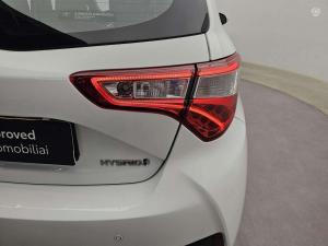 White Toyota Yaris 2019 in Panevezys, with an engine capacity of 1.50 L and mileage of 44 thousand km for 15390 €, photo 42 on AUTOMOTO.COM.LV