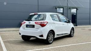 White Toyota Yaris 2019 in Vilnius, with an engine capacity of 1.50 L and mileage of 91 thousand km for 12990 €, photo 3 on AUTOMOTO.COM.LV