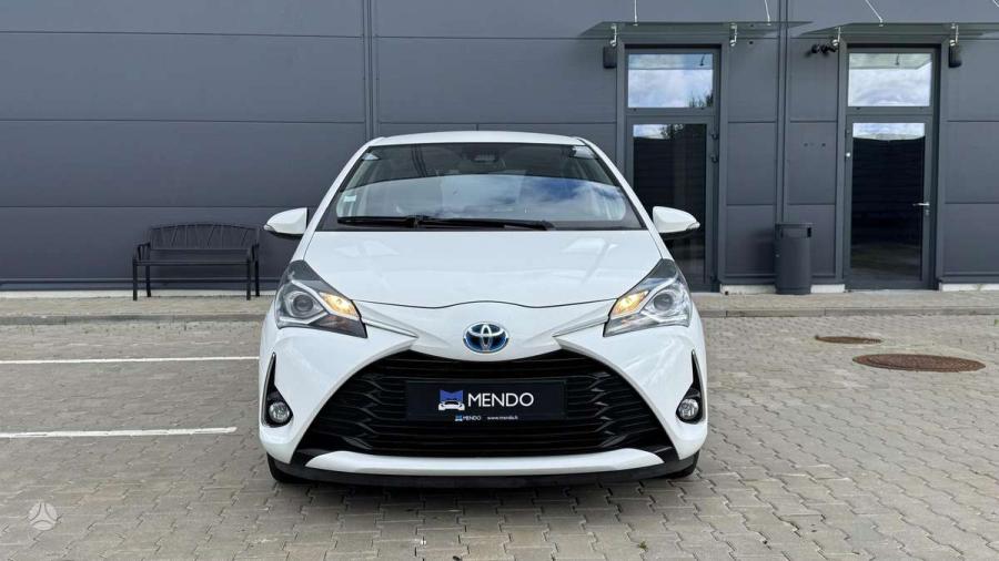 White Toyota Yaris 2019 in Vilnius, with an engine capacity of 1.50 L and mileage of 91 thousand km for 12990 €, photo 6 on AUTOMOTO.COM.LV