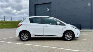 White Toyota Yaris 2019 in Vilnius, with an engine capacity of 1.50 L and mileage of 91 thousand km for 12990 €, photo 8 on AUTOMOTO.COM.LV